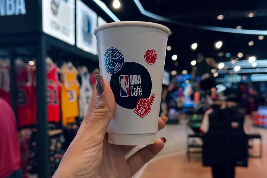 The first NBA Store in Argentina has a museum and a basketball court.