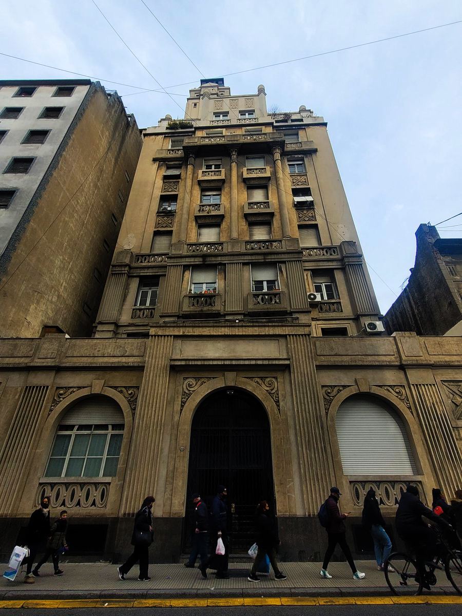 El edificio de Buenos Aires con jeroglíficos inspirado en Egipto que no sabías que existe en ...