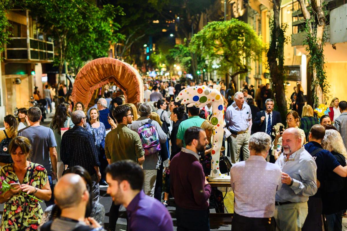 La Noche del Diseño en Buenos Aires: una alfombra gigante que sale del ...