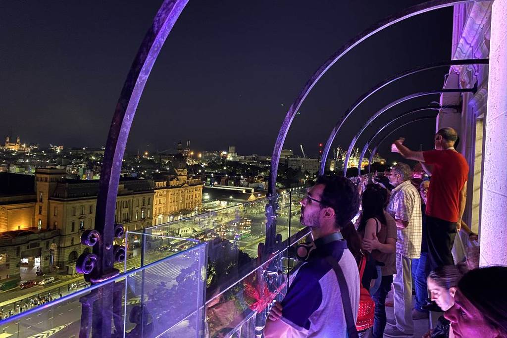 Buenos Aires' Big Ben opens its observation deck on full moon nights ...