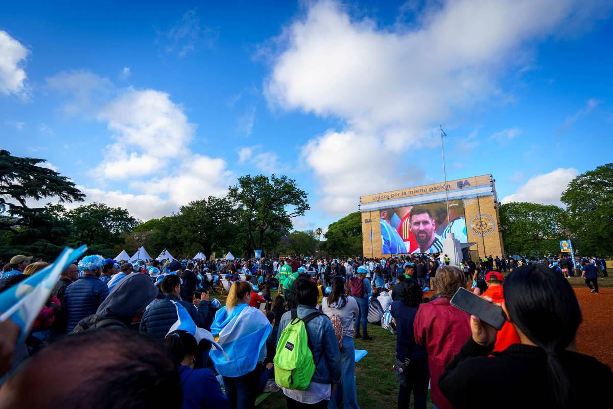 All World Cup matches for free on a giant outdoor screen at the Buenos ...