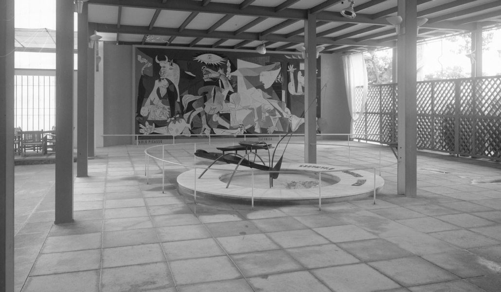 La Fuente de Calder: la escultura que compartió espacio con el Guernica