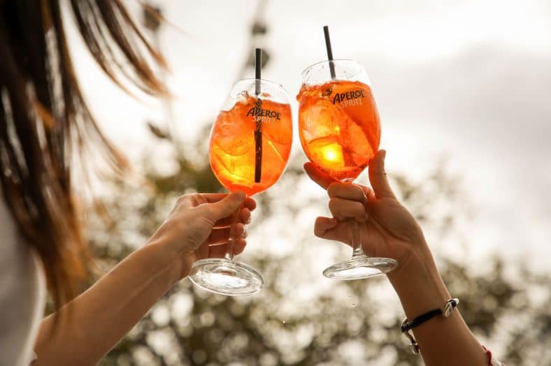 Aperol Spritz quiere que la mejor fiesta a la que hayas ido sea en el ...