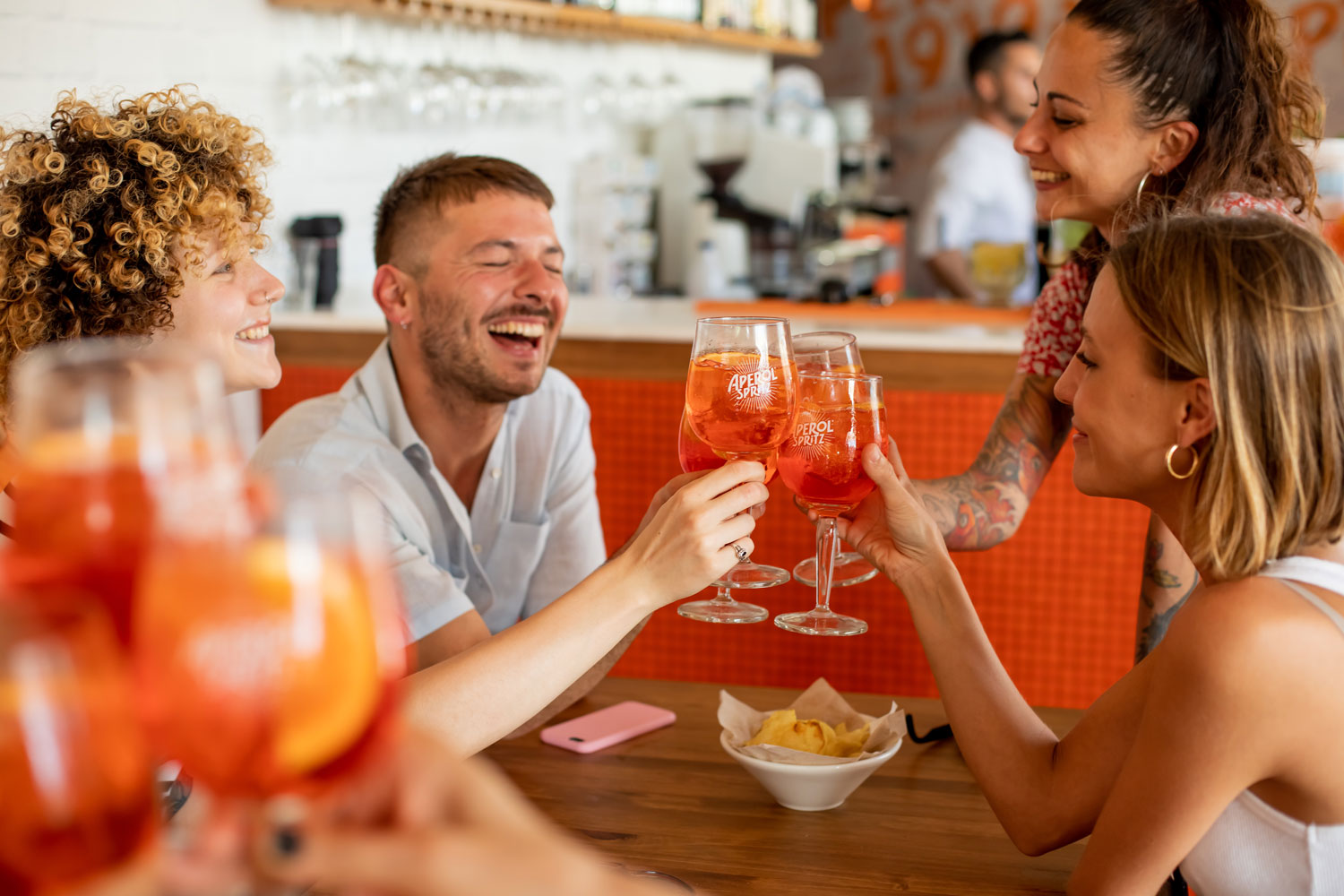 Disfruta del fin de semana con Aperol Spritz y la mejor música local en ...