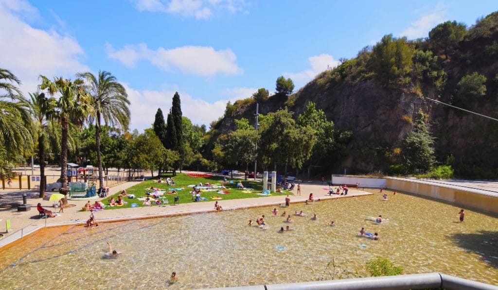 Reabre la espectacular piscina del parque de la Creueta del Coll ...