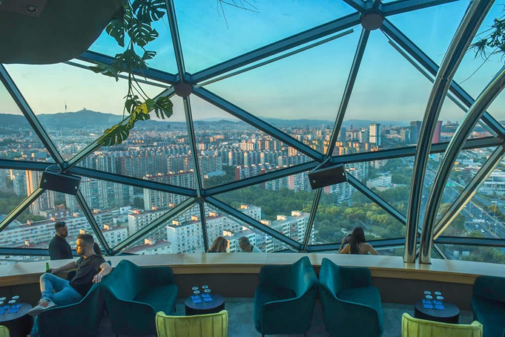 Barcelona se rinde a Skyfall Cocktail Club y a sus vistas 360º
