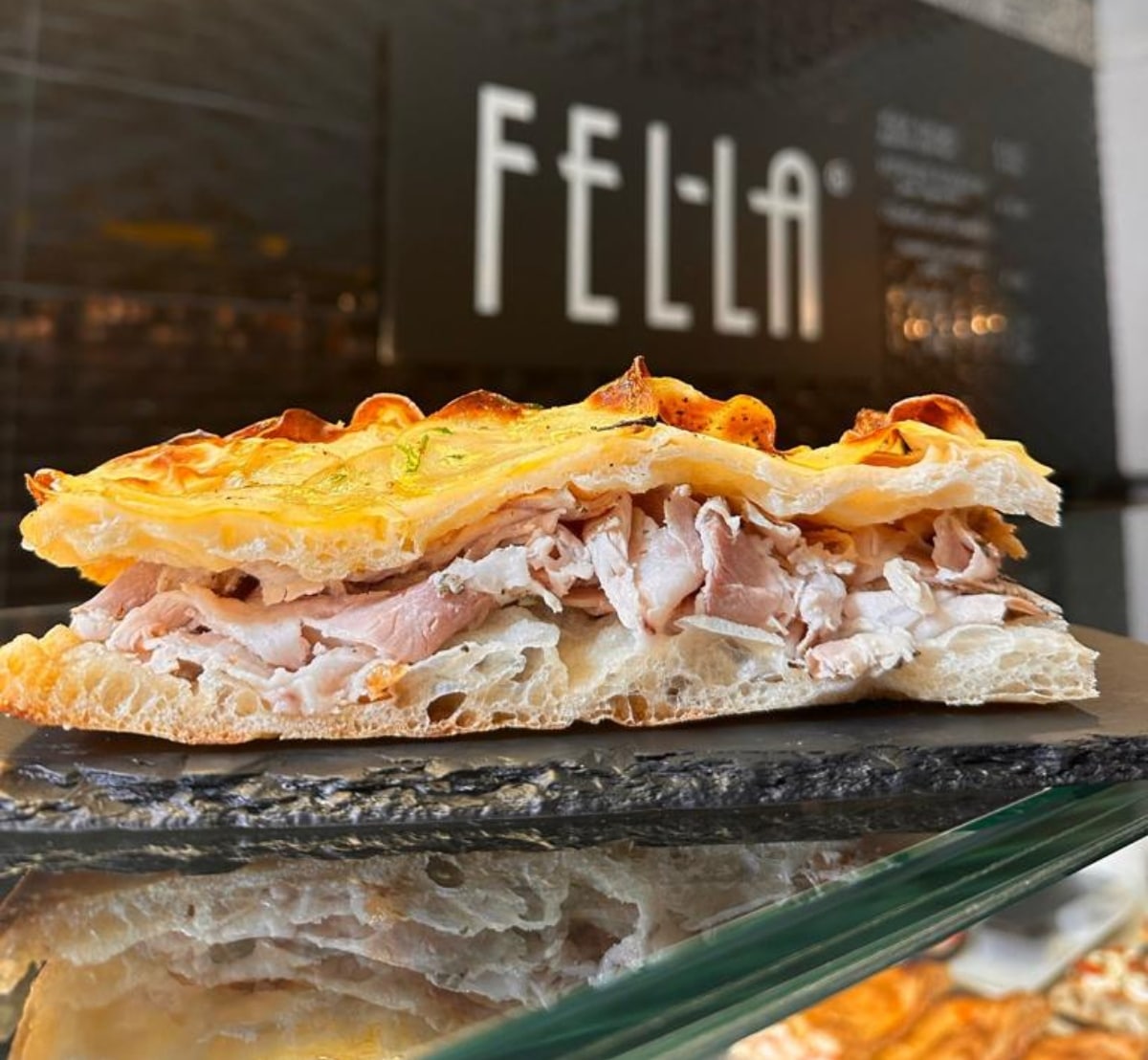 Fel·la: La pizza romana desconocida que se esconde en el Borne