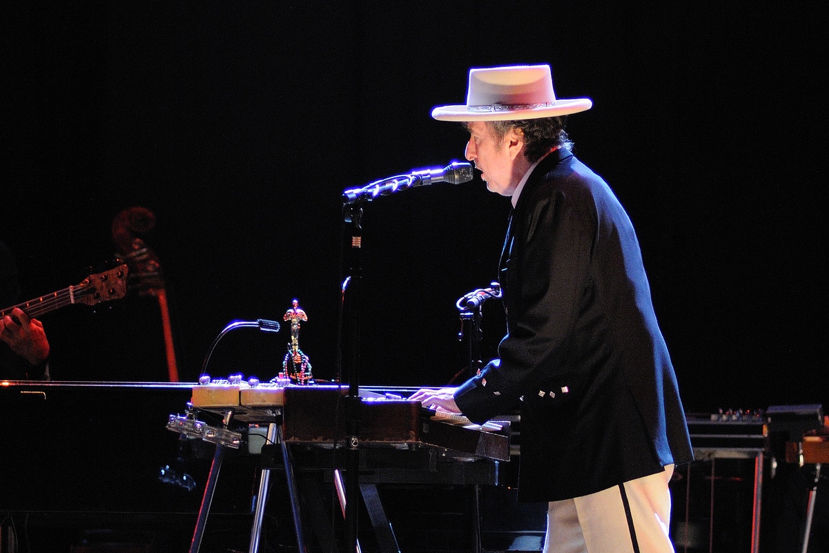 Bob Dylan vuelve a Barcelona y prohibe lo móviles en su concierto