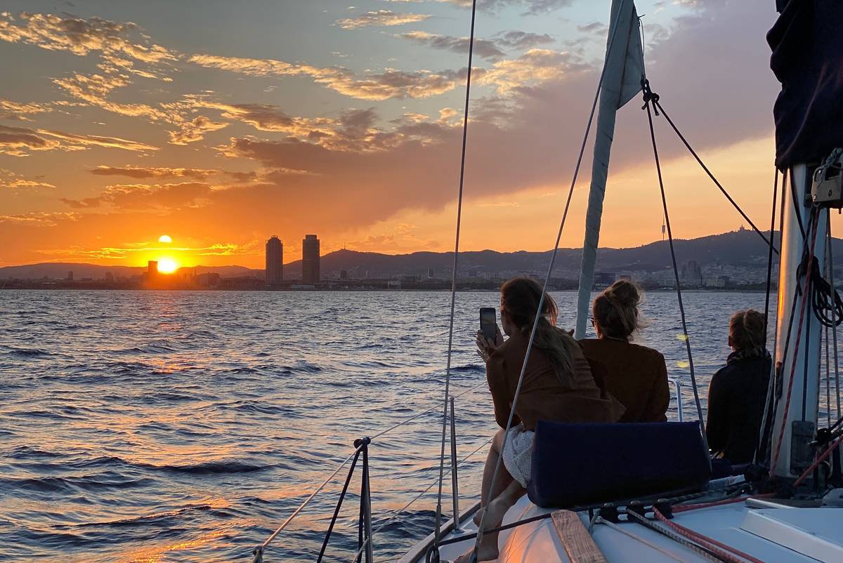 Barcelona Sailboats: navega el Mediterráneo con veleros privados