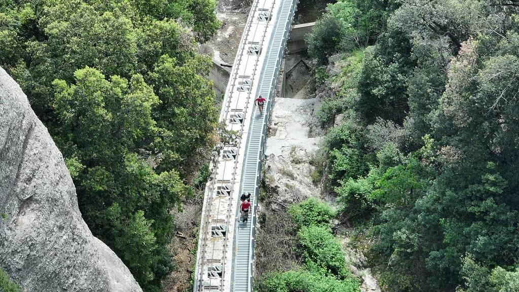 How to run the Vertical of Montserrat and climb 2,180 steps and 390 ...
