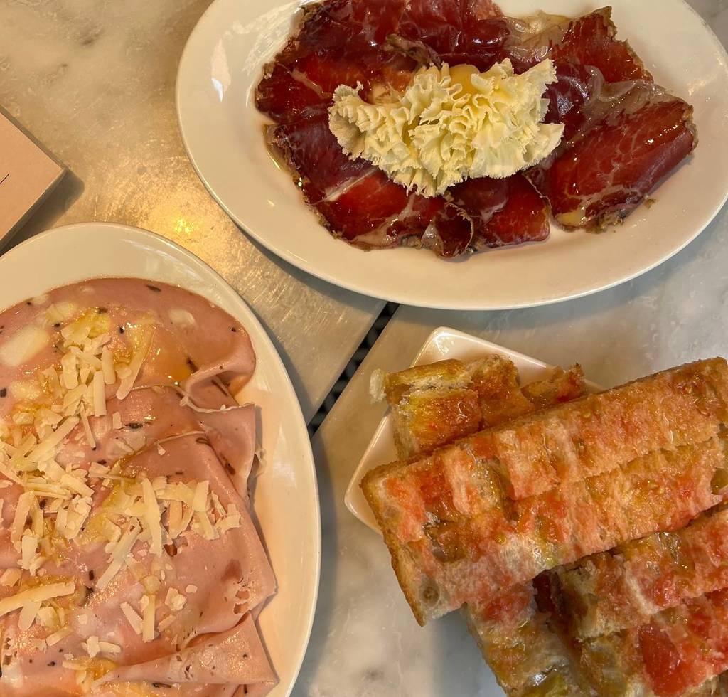 Das Lieblingsrestaurant von Hansi Flick ist ein Tapas-Haus mit 30 ...