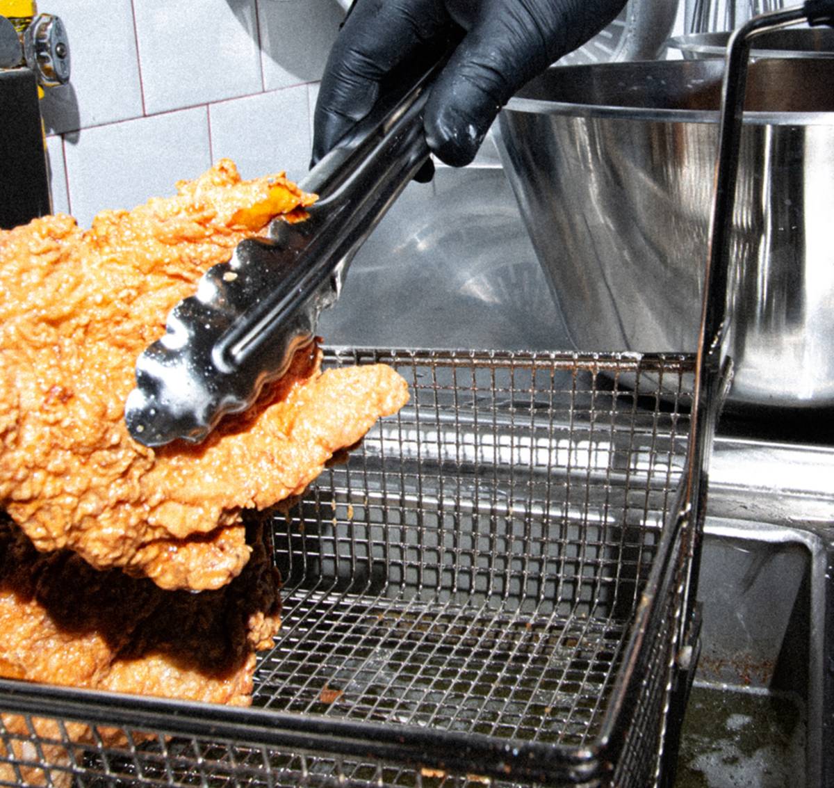El primer local de pollo frito japonés de Barcelona: cubos de karaage ...