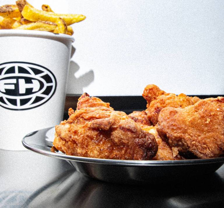 El primer local de pollo frito japonés de Barcelona: cubos de karaage ...