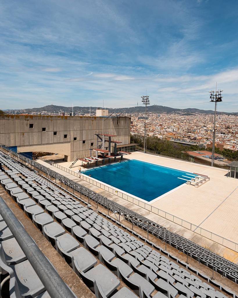 Barcelona's municipal swimming pool with panoramic views (and a bar ...