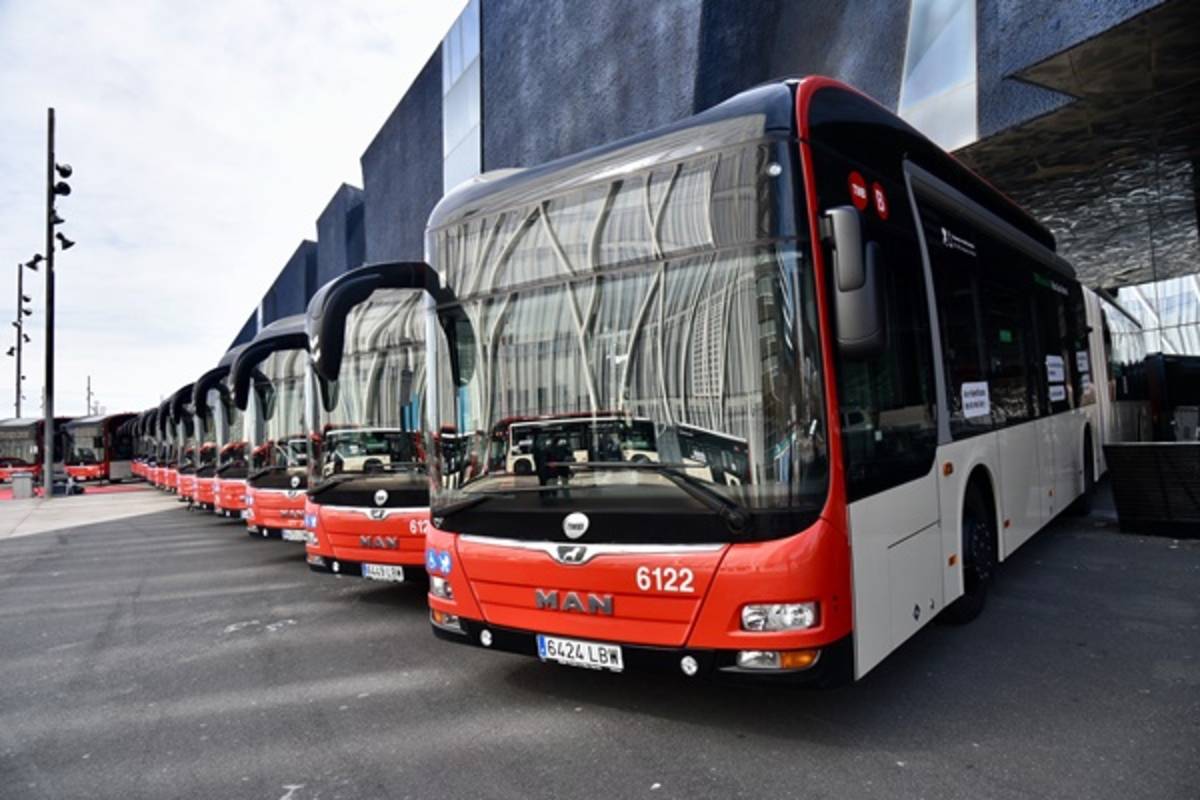 Le bus barcelonais qui fonctionne avec des eaux usées et qui circule ...