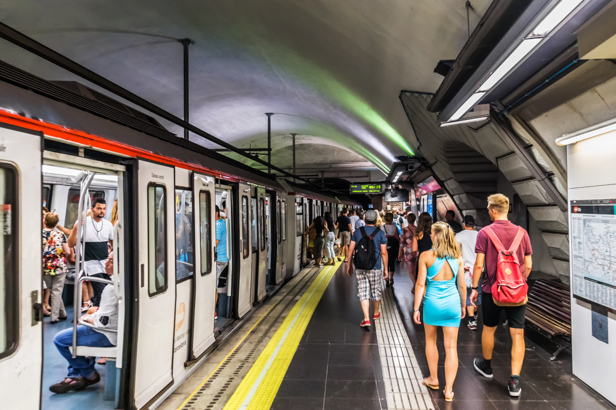 El metro de Barcelona parará hoy 2 minutos en solidaridad con Palestina ...