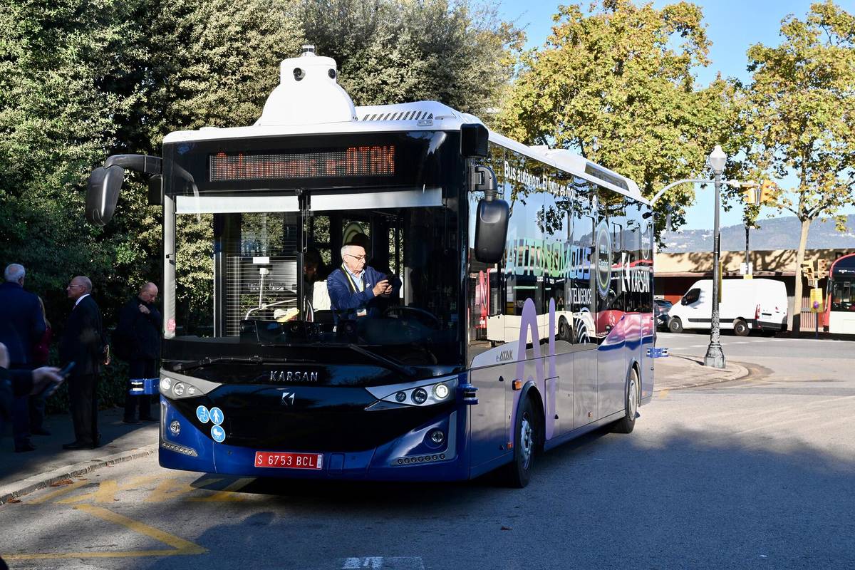 The driverless bus will run for 10 days in Barcelona: where to catch it ...