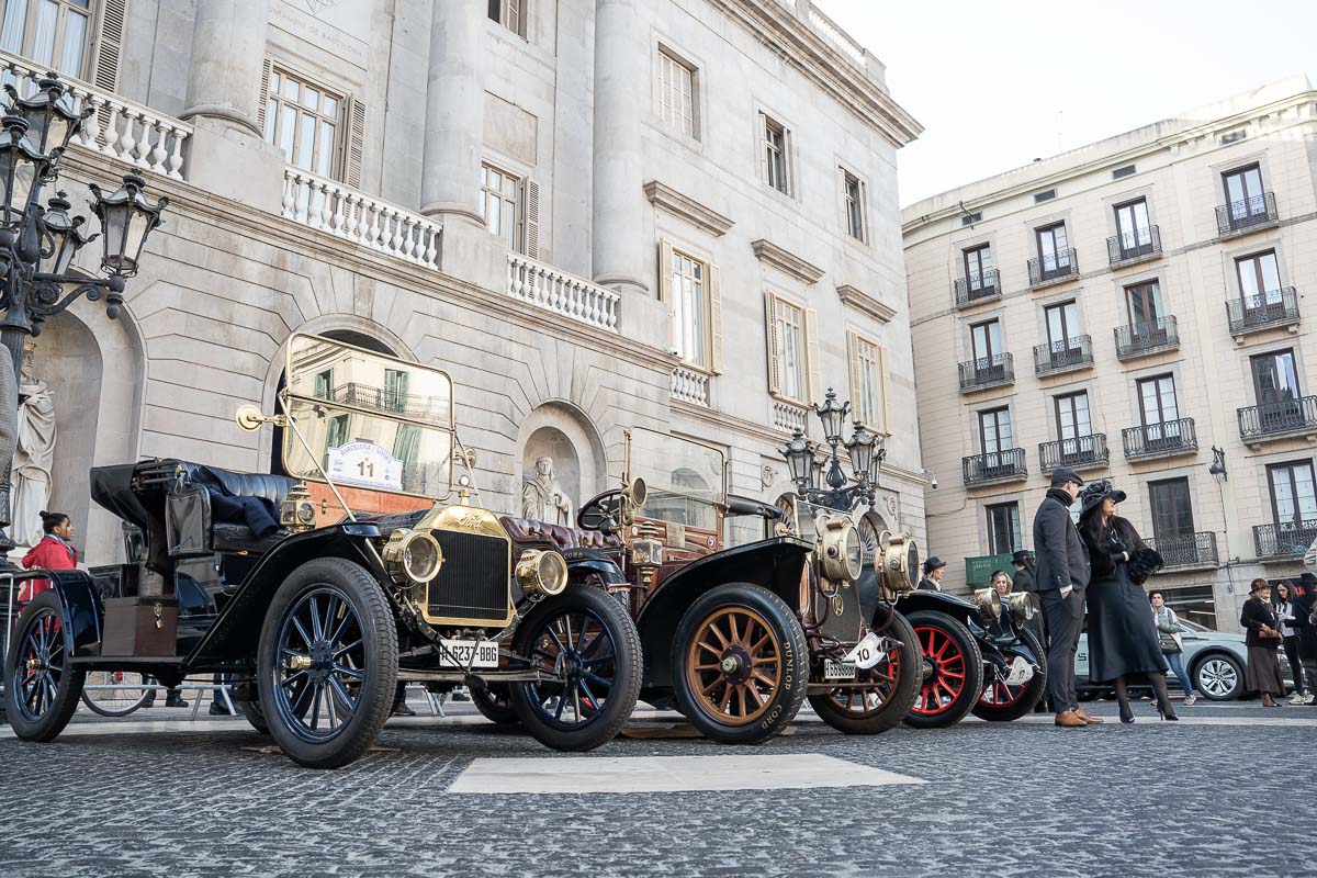 Um rali de carros clássicos vai passar por Barcelona neste domingo ...