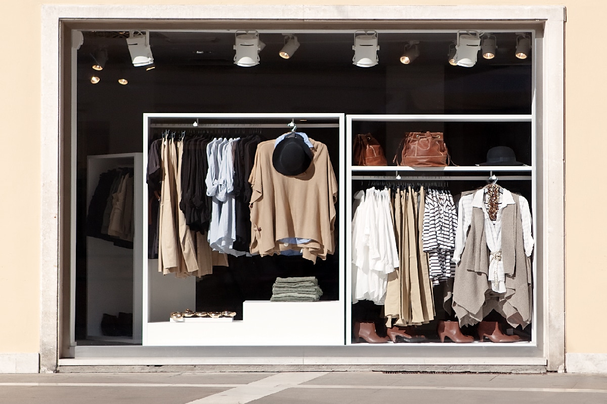 Las tiendas de ropa del centro de Bilbao toman las calles en el ...