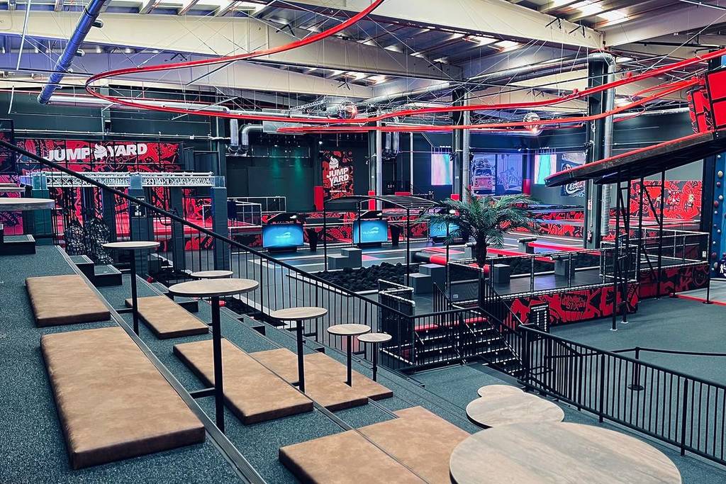 JumpYard: escalada, camas elásticas y un circuito de tirolina