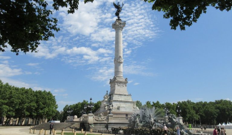 Les secrets de la Place des Quinconces pour les Bordelais curieux d'en savoir plus sur leur ville