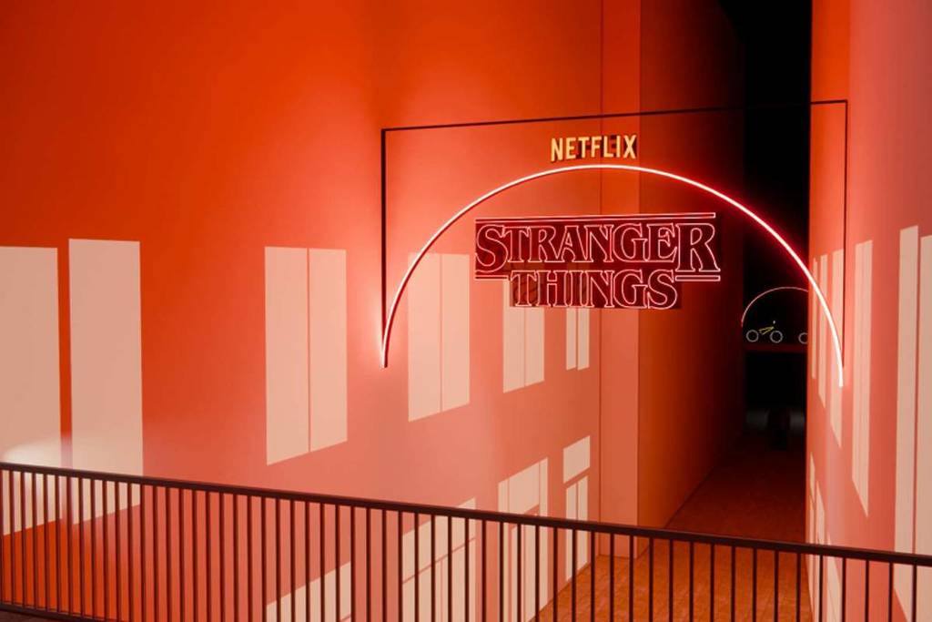 Stranger Things envahit la Promenade Sainte-Catherine : un Noël rétro ...