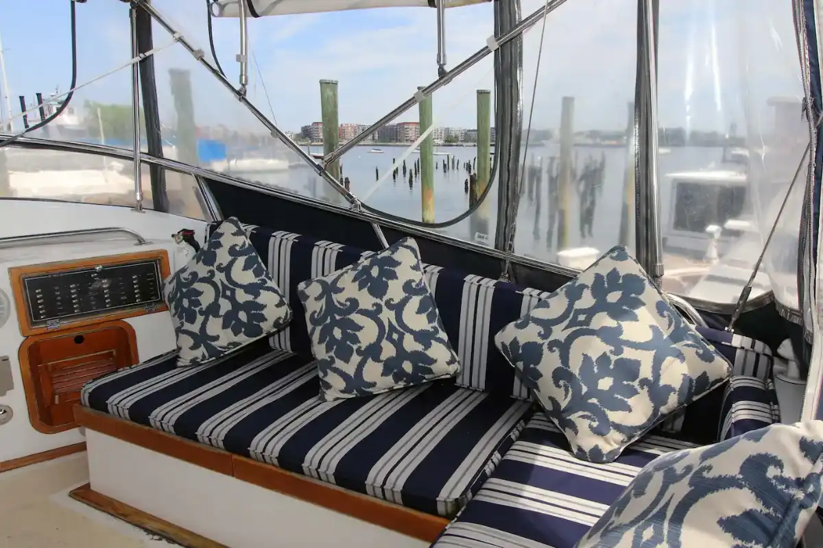Boston Harbor Has A Floating Airbnb Named After 'Gilmore Girls'