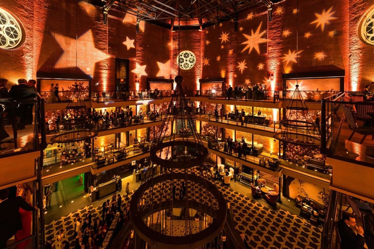 Boston Hotel Hosts 11 FREE Late-Night Weekly Fashion Runways