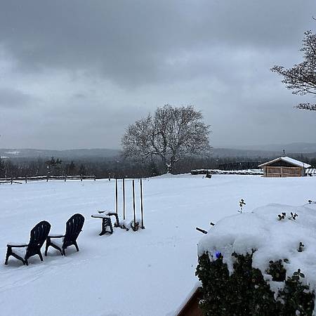 This 204-Year-Old Mountainside Inn 90 Minutes From Boston Has 54 Acres ...