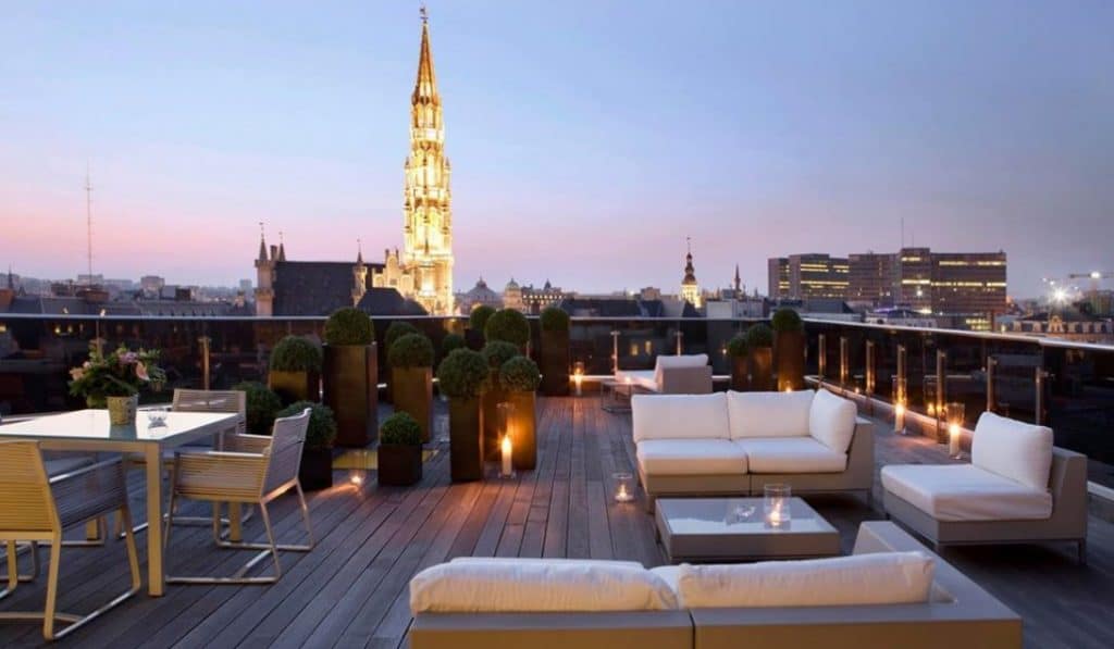 Le rooftop secret du Warwick Brussels avec vue sur la Grand-Place a ...