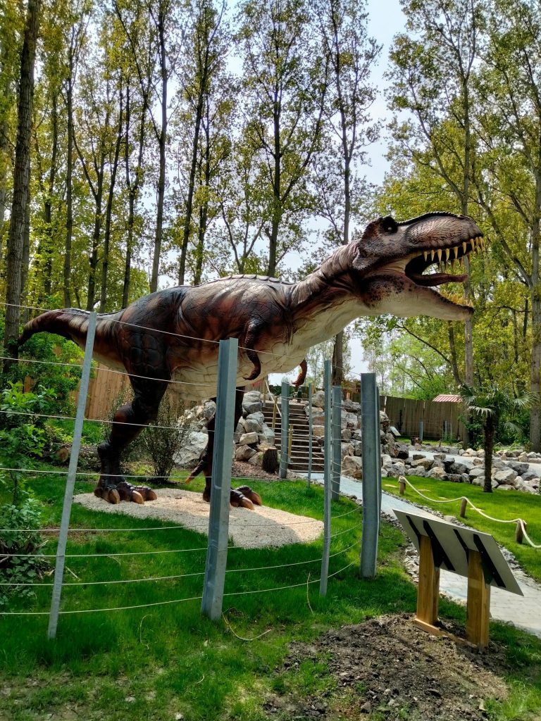 Dino Parc : un parc à thème sur les dinosaures ouvre bientôt à 1h de ...