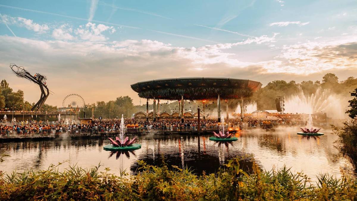 Tomorrowland 2025: the main stage ravaged by flames