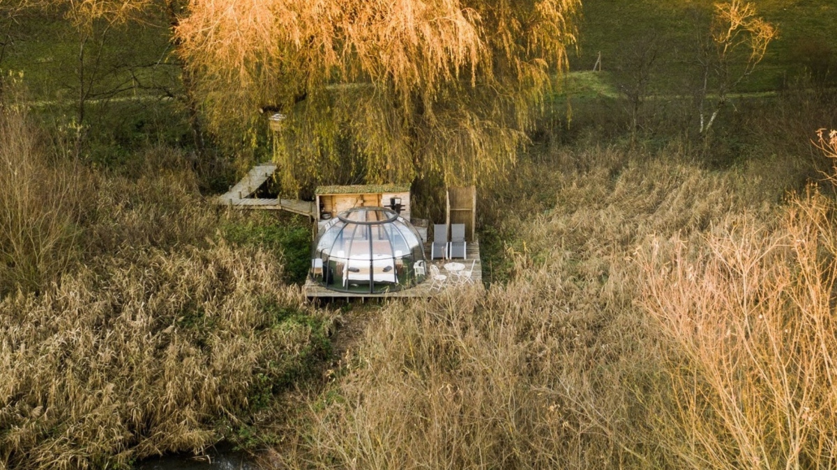 Sleep in transparent bubbles 1 hour from Brussels