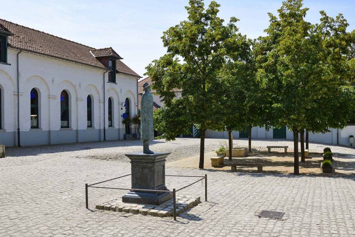 Renaissance-style castle and majestic gardens - a timeless escape just ...