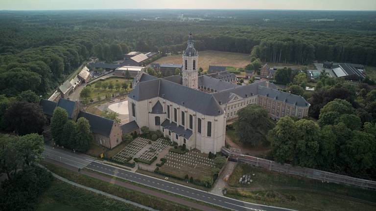 À moins d'une heure de Bruxelles, cette abbaye de 1134 dévoile des ...