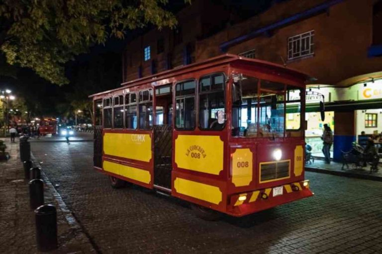 Turistea de noche por la ciudad: recorridos nocturnos en CDMX