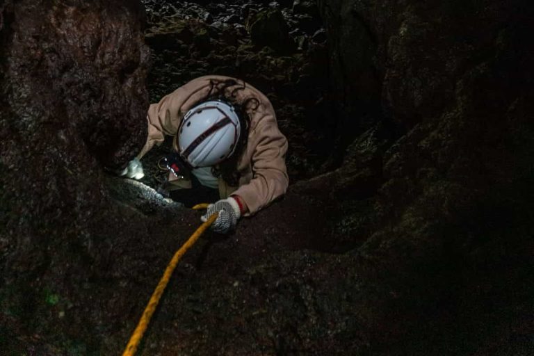 Volcán Xitle: senderismo, rapel y cuevas en el Ajusco