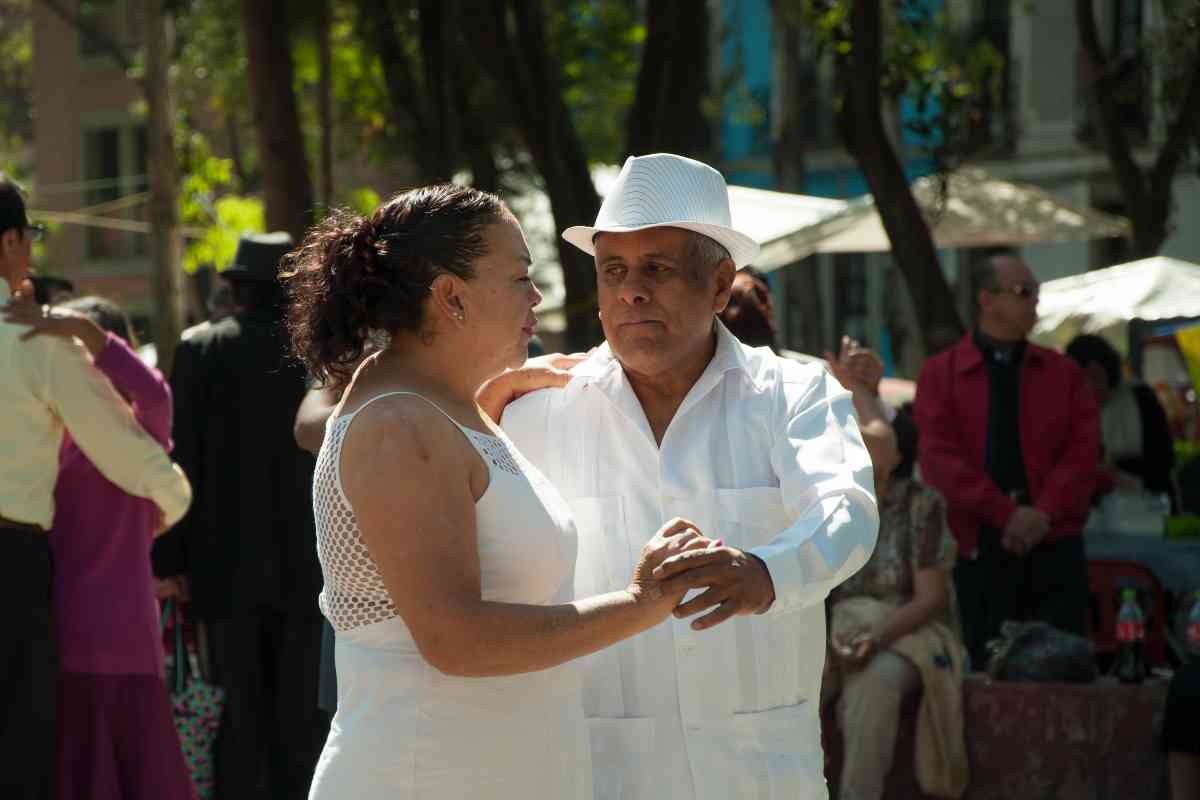 Lánzate a bailar danzón en el Monumento a la Revolución