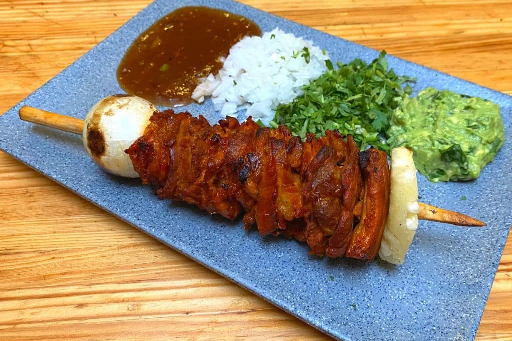 ¡Pégale una mordida al mini trompo de pastor en El Tizoncito!