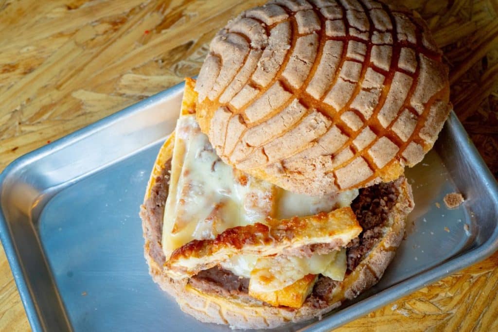 ¡Llegaron las conchas de cochinita, milanesa y chilaquies!