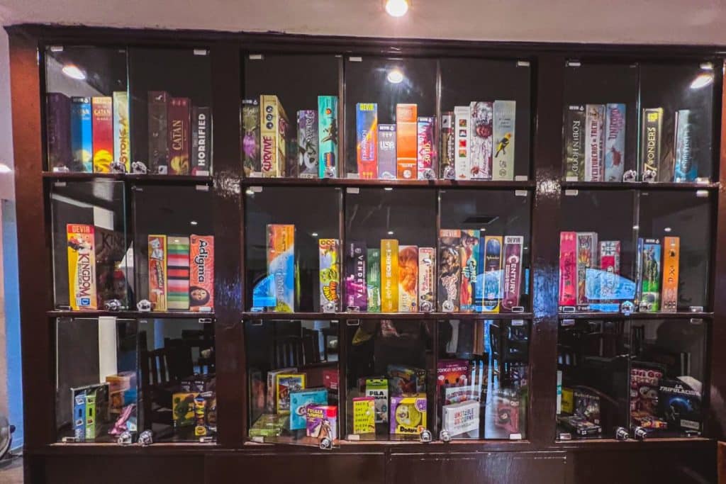 Avalon: ¡diversión con juegos de mesa en esta cafetería!