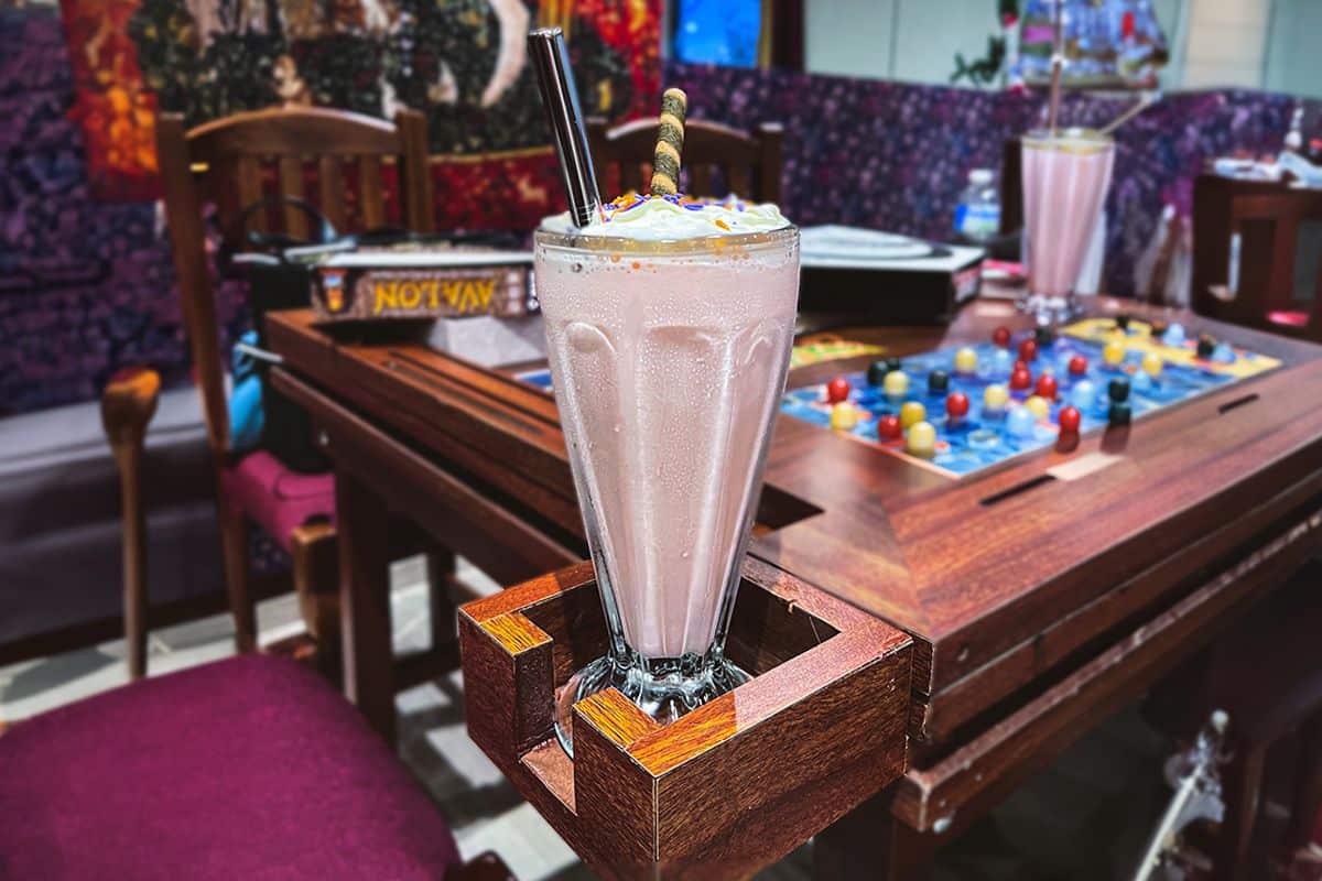 Avalon: ¡diversión con juegos de mesa en esta cafetería!