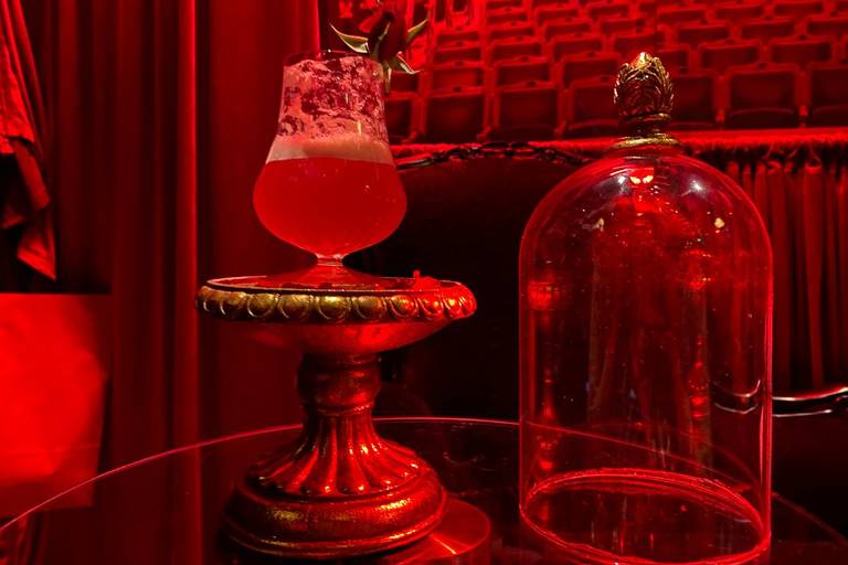 Maleficio, el speakeasy temático de villanas de Disney