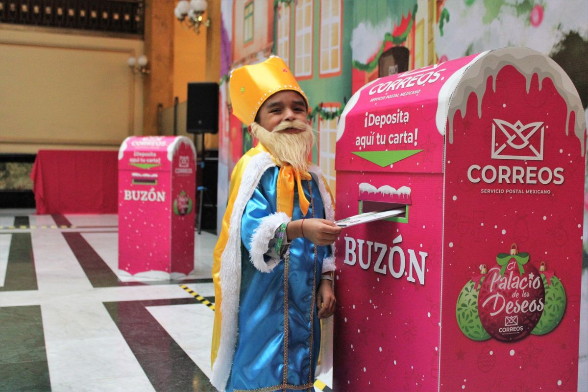 Manda tu carta a Santa y los Reyes en el Palacio Postal