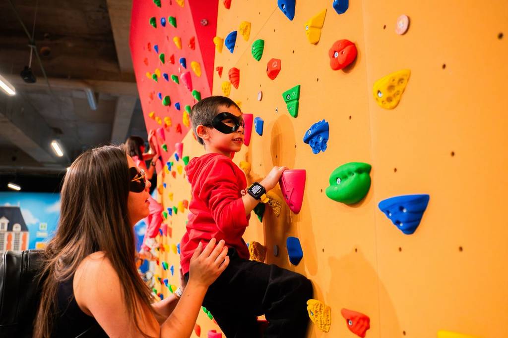 La experiencia oficial Ladybug y Cat Noir Adventure donde podrás ...