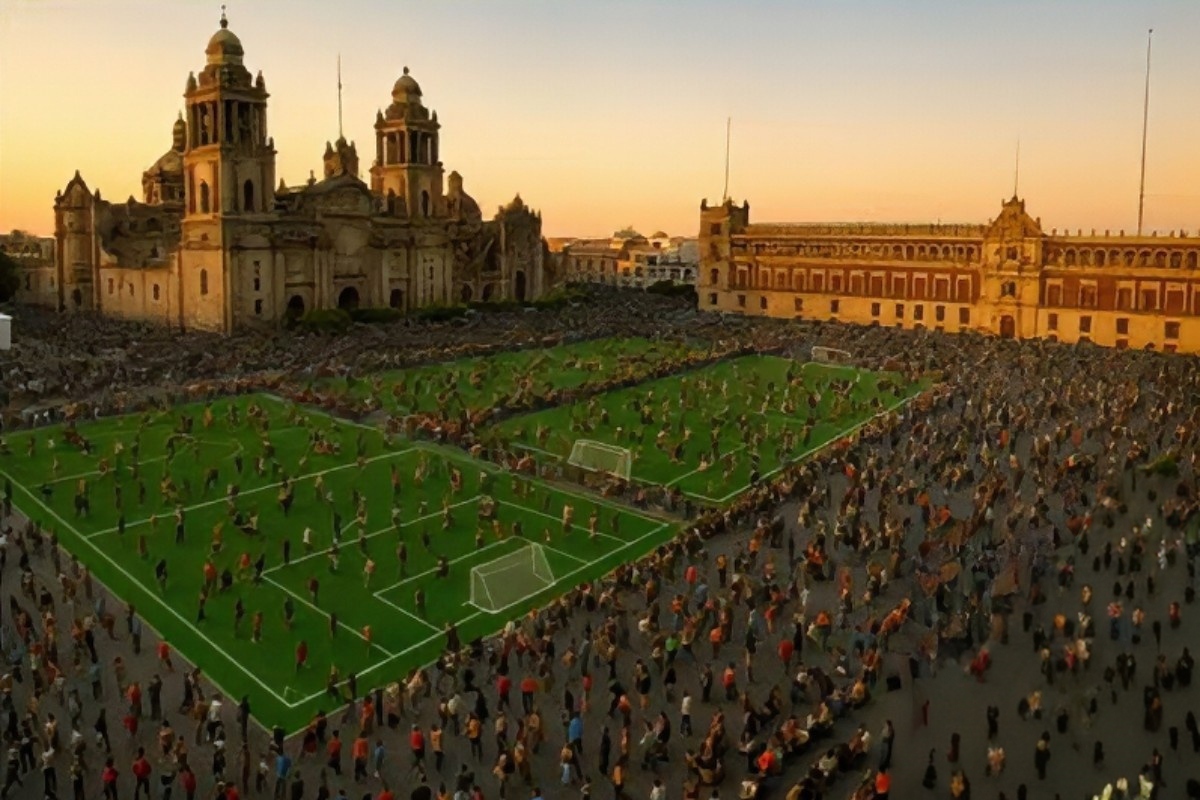 The Zócalo will become a giant field for the world's largest soccer class