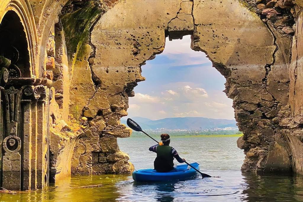 Explore Guanajuato's Sunken Church by kayak: an underwater treasure 4 ...