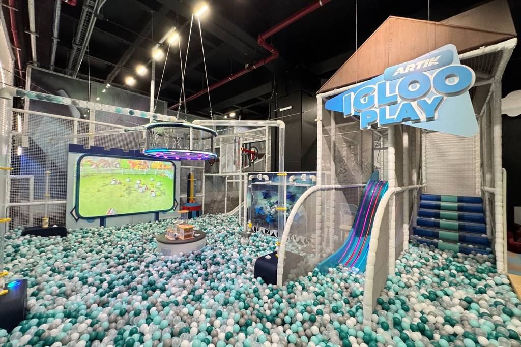 The new real snow park with icy trampolines, snow tubing, zipline and ...