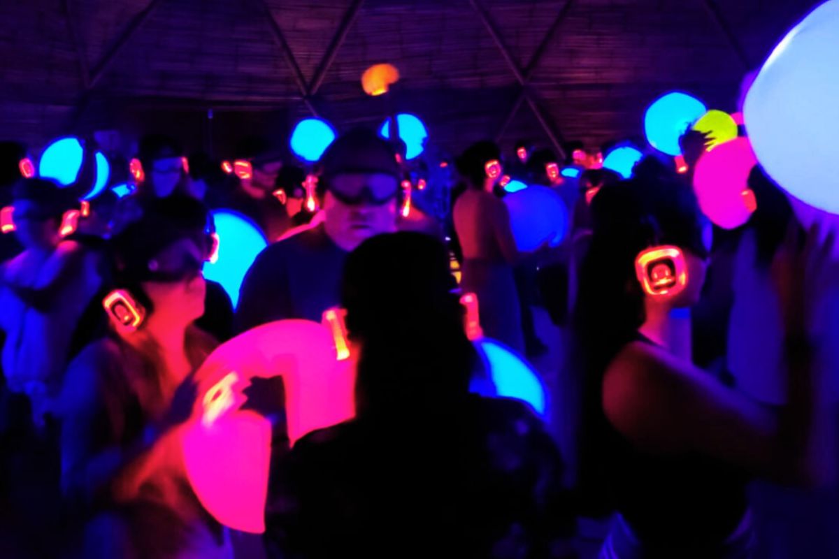 Sensorama: the experience that turns off your eyesight and sharpens your 4 senses for a journey ...