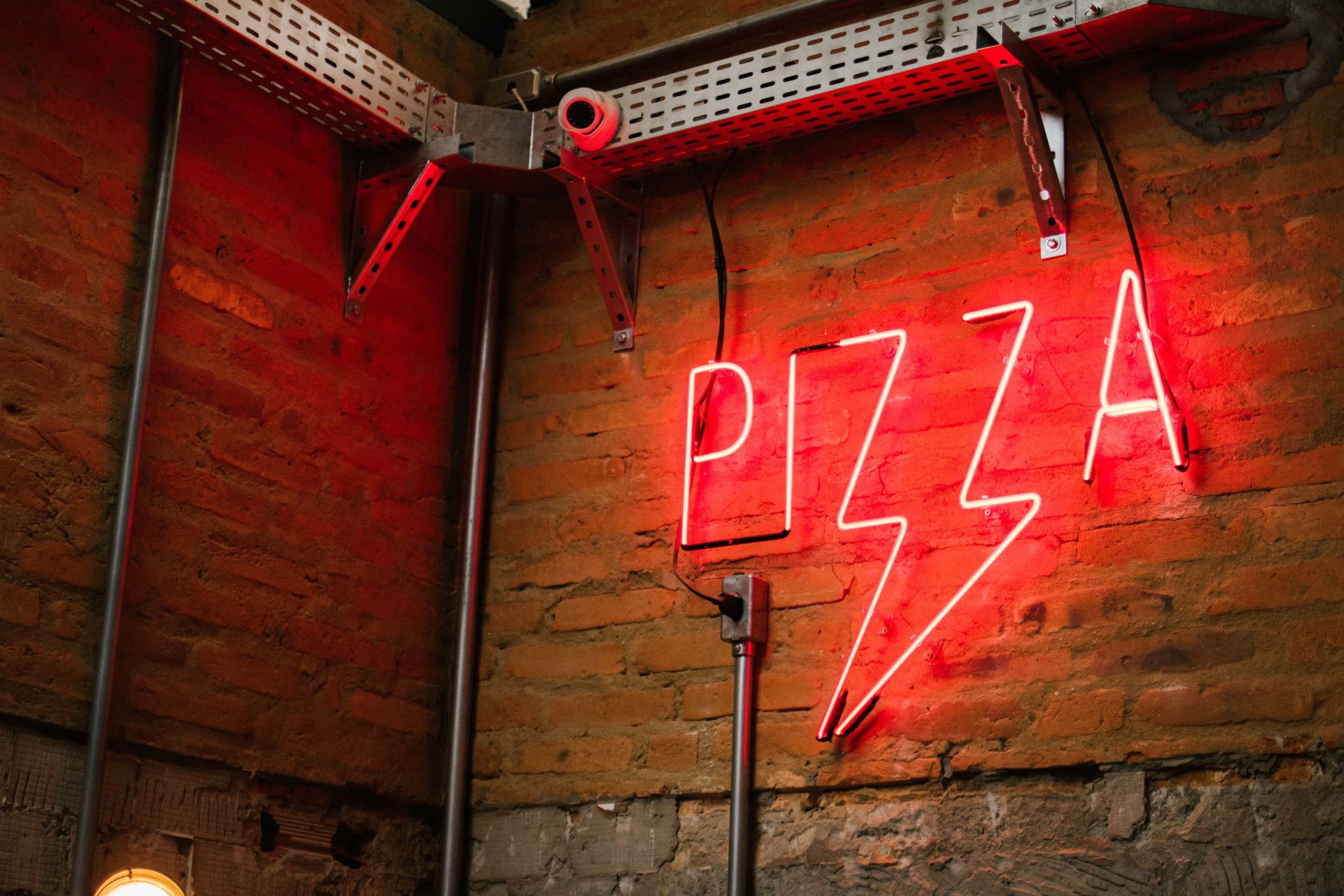 9 Pizza Places In Cincinnati That Will Give You A Cheesy Smile